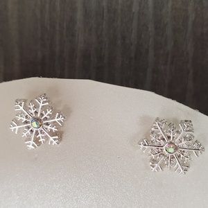 Jewelry | Nwt Snowflake Necklace Set In Gift Ornament | Poshmark